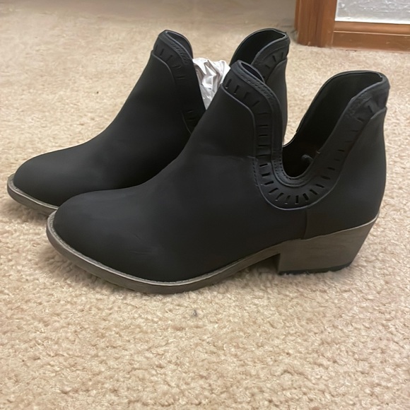 EDL Presents POP | Shoes | New Womens Edl Presents Pop Black Faux ...